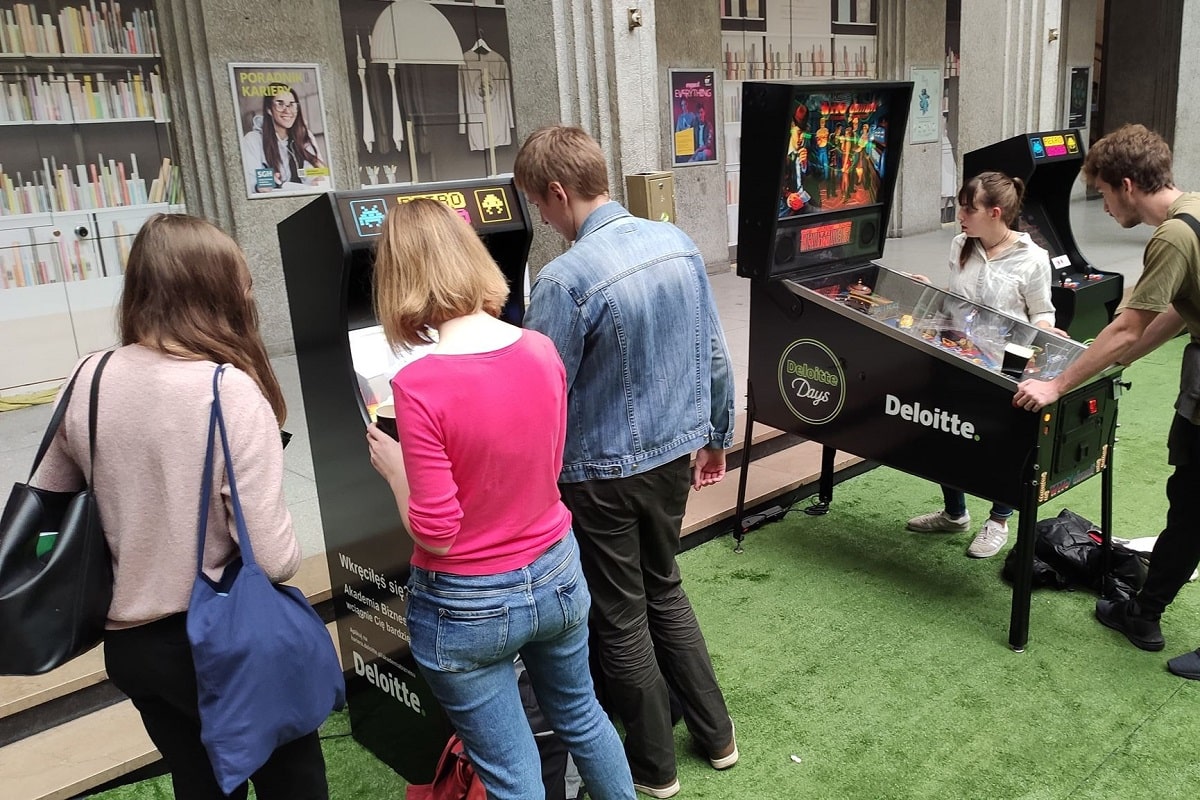 Cennik wynajmu fliperów i atrakcji RETRO | Flipery cena | wynajem